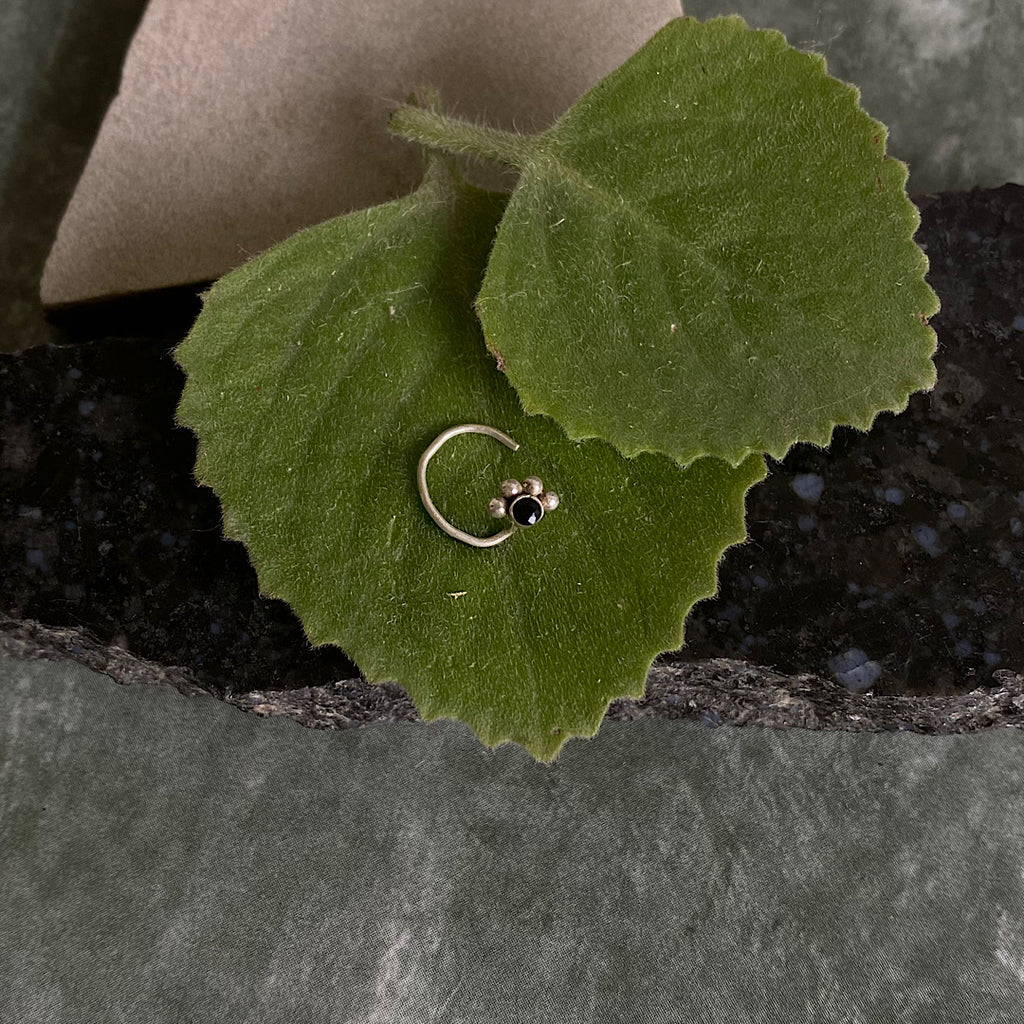 Tiny Dotted Black Nose Pin – Gypsy Maal