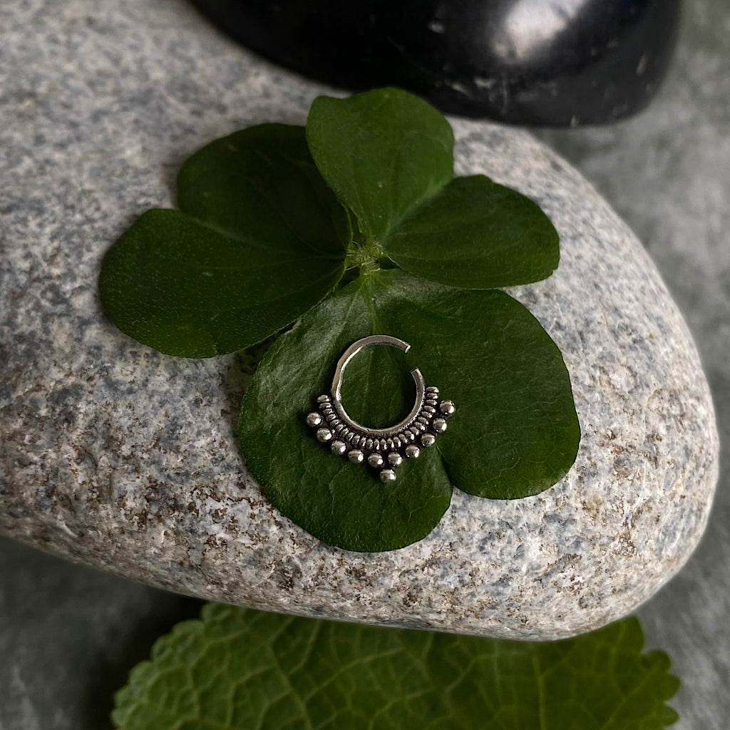 Dotted Septum Ring (small) – Gypsy Maal
